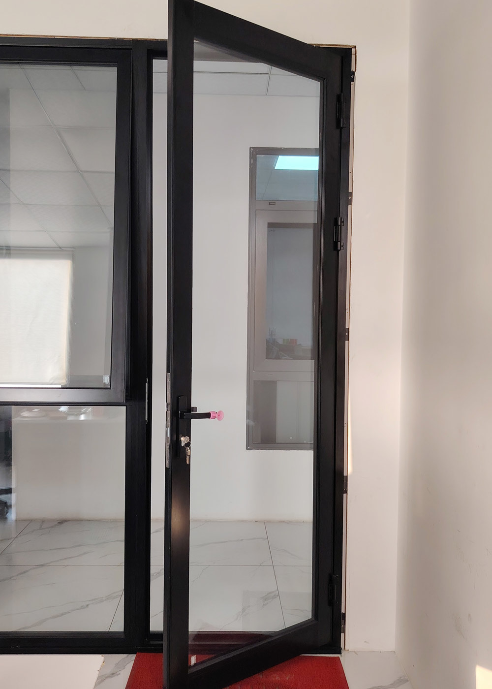 Non Toxic Surface Aluminum Swing Doors With Multi Point Locking Systems